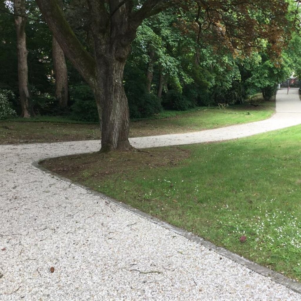 Comment faire une allée en gravier décoratif ? - ERNEST LEBAILLY